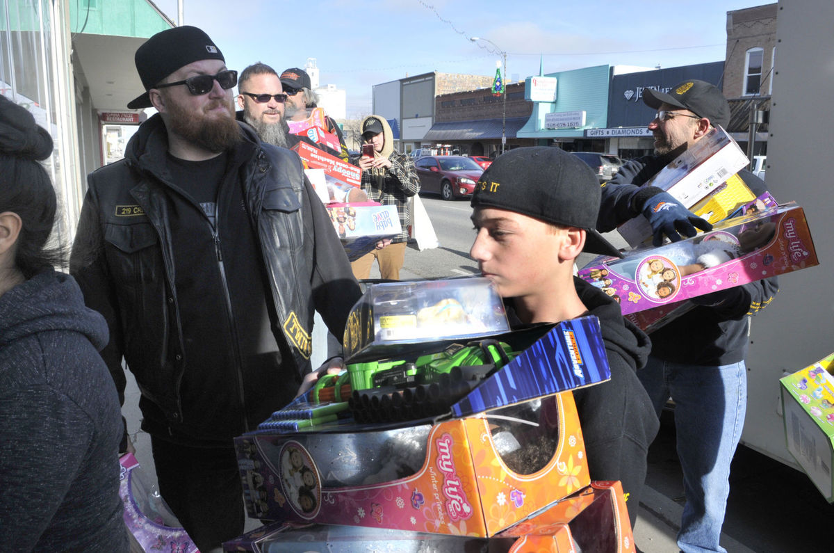 Brothers Speed M/C goes all out for Christmas for local kids. $31,000 ...