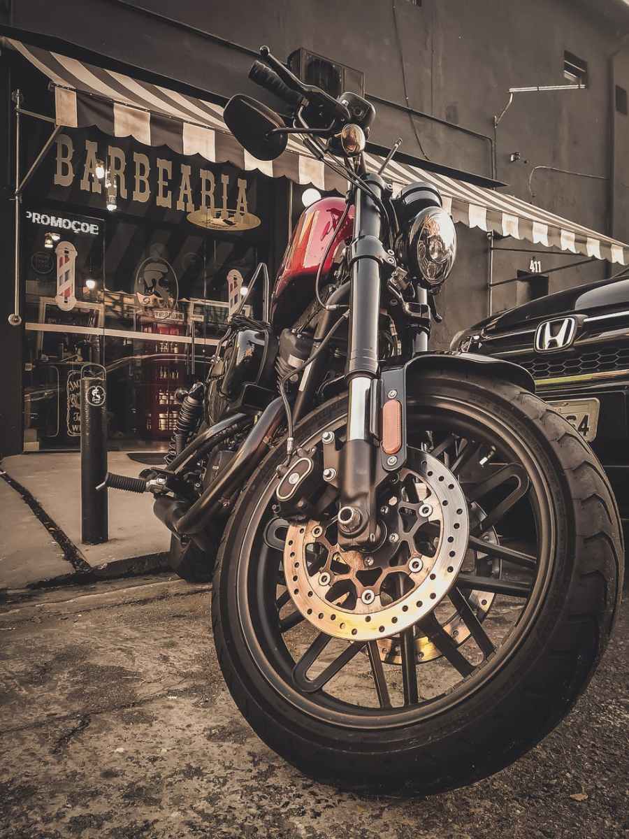 So you want to survive going into a biker bar- Here is some pointers to ...